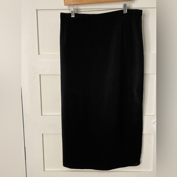 Avenue | Skirts | Avenue Black Pencil Skirt Hidden Back Zipper Size 22 ...